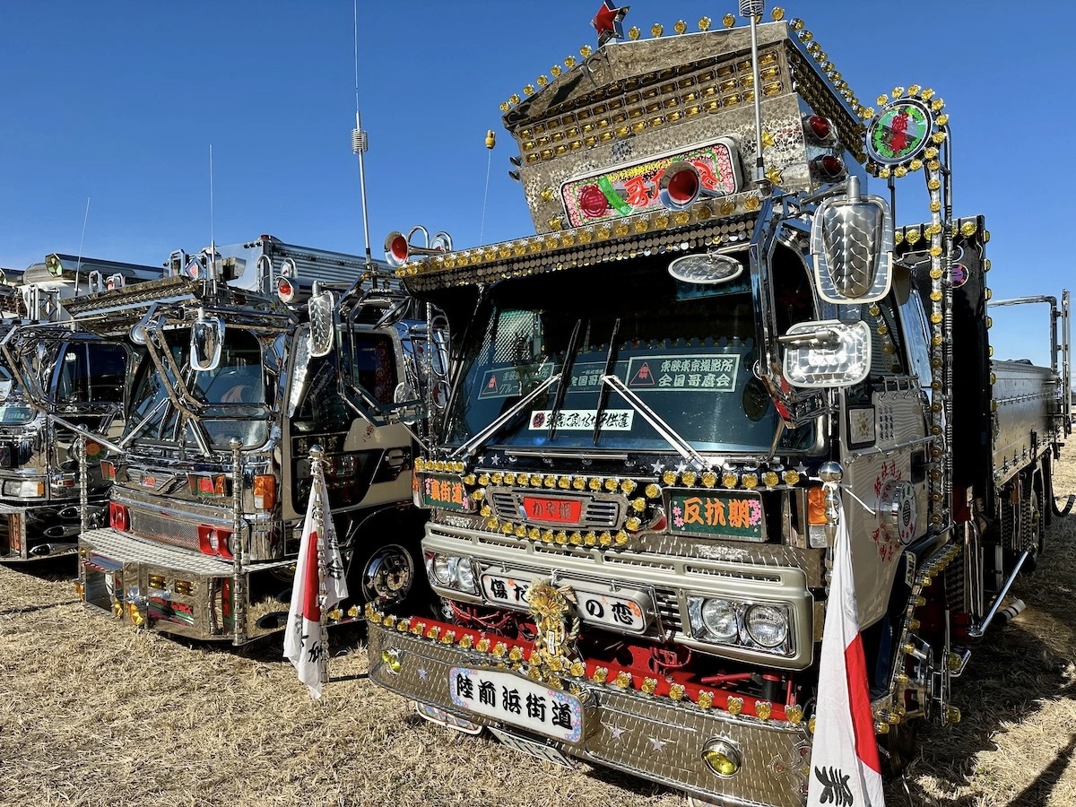Kicking off the new year with a gathering of the most famous dekotora ...