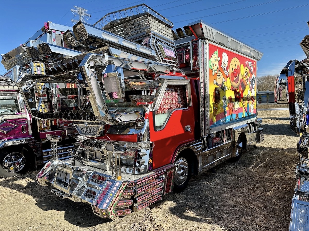 Kicking off the new year with a gathering of the most famous dekotora ...