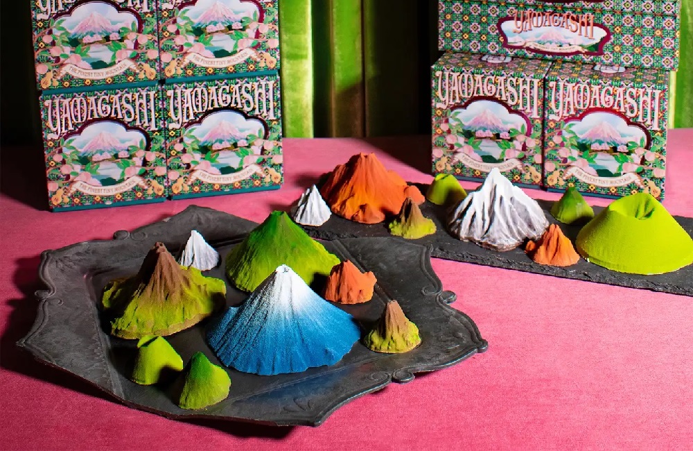 Japan’s gorgeous Mt. Fuji chocolate cake lets you eat the mountain ...