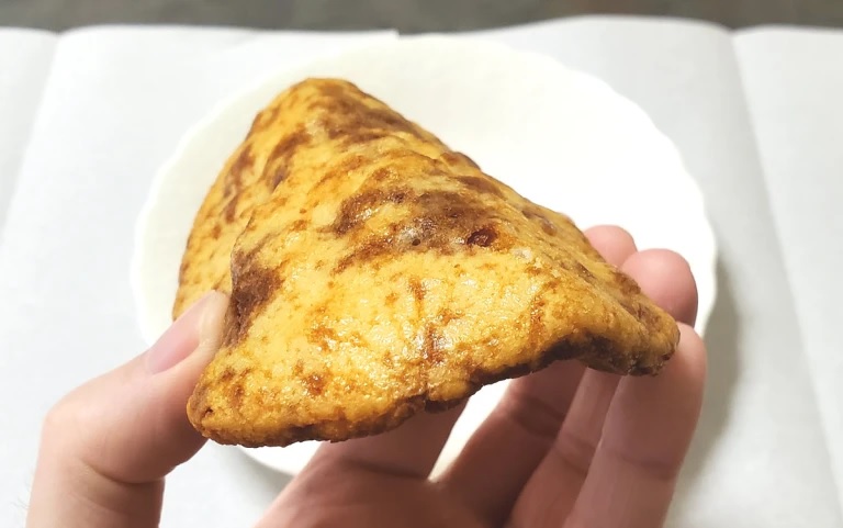 Wet rice crackers? Trying nure-senbei for the first time【Taste test ...