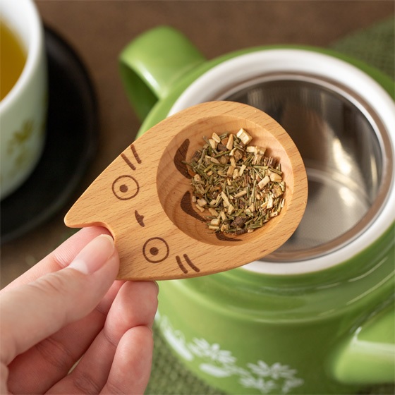 Tea with Totoro! Ghibli star gets his own green tea and drinkware line ...