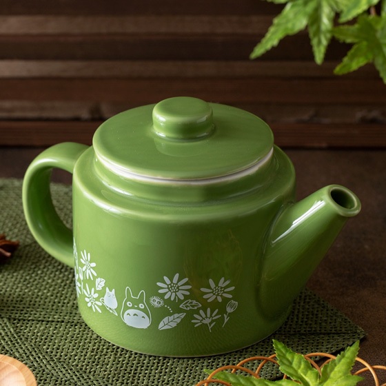 Tea with Totoro! Ghibli star gets his own green tea and drinkware line ...
