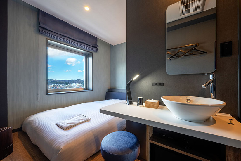 New unmanned hotel opens in Japan that requires check in and check out ...