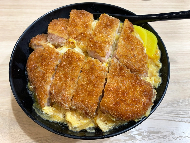 In our search for crispy katsudon, we try a highly recommended place in ...