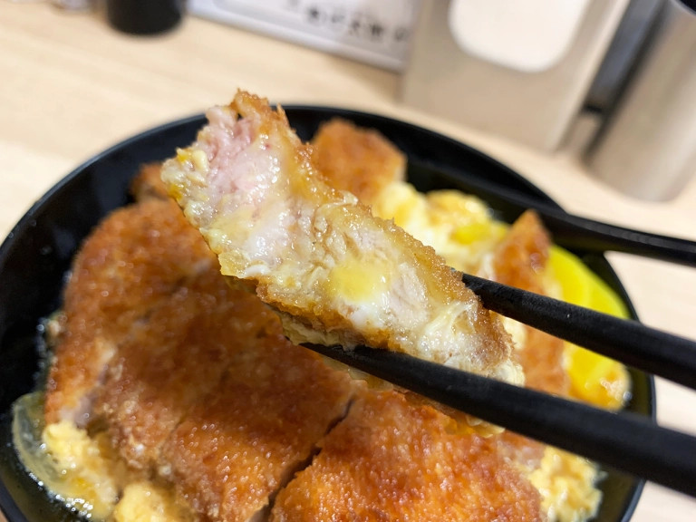 In our search for crispy katsudon, we try a highly recommended place in ...