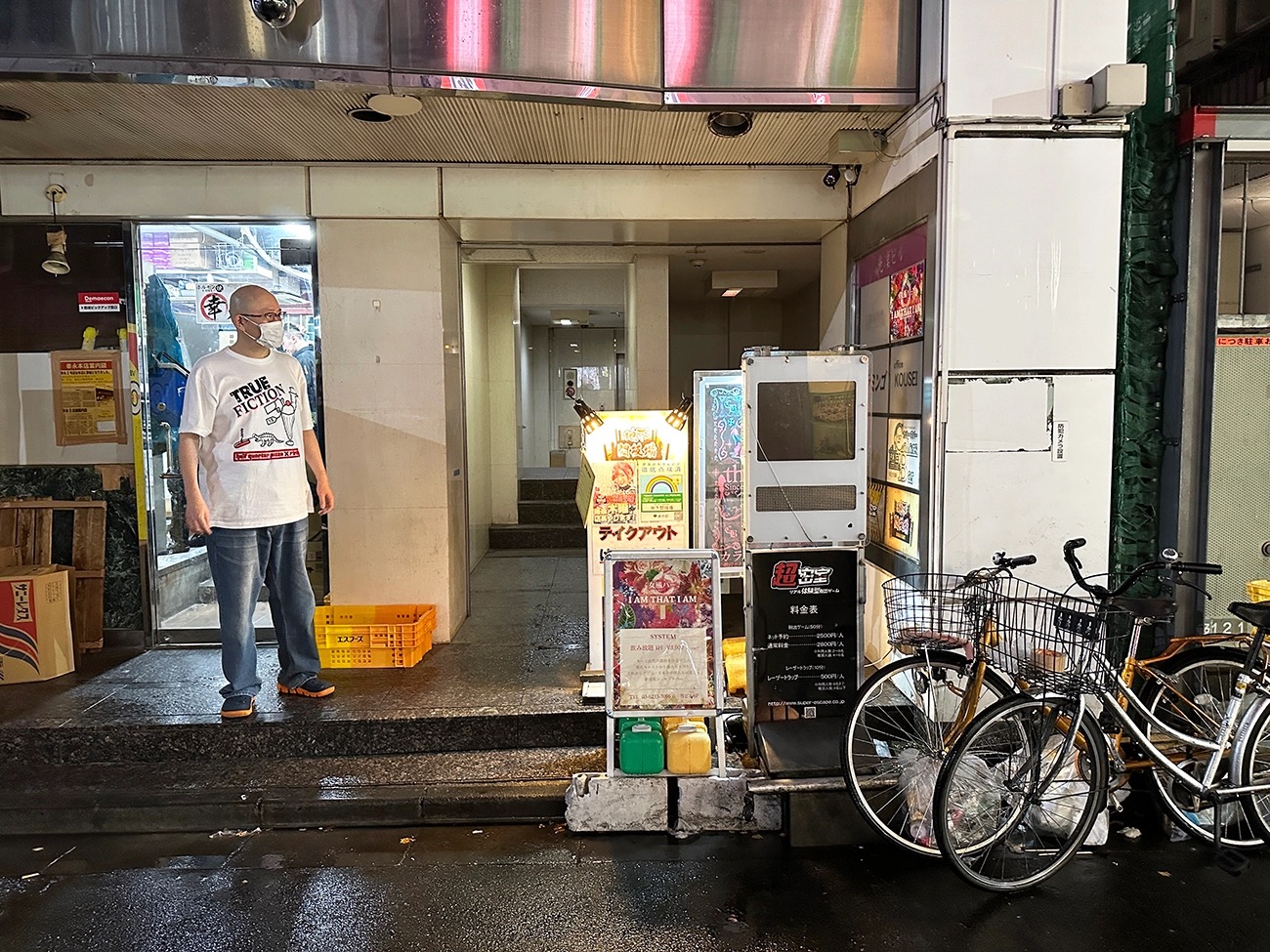 Why is there a wrestling ring in the Underground Arena fighting bar in ...
