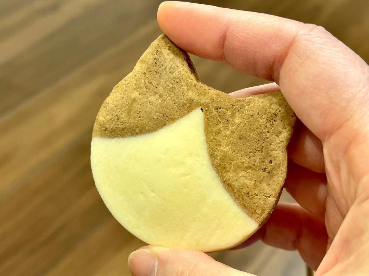 Eating all the cat treats at Japanese convenience store Family Mart ...