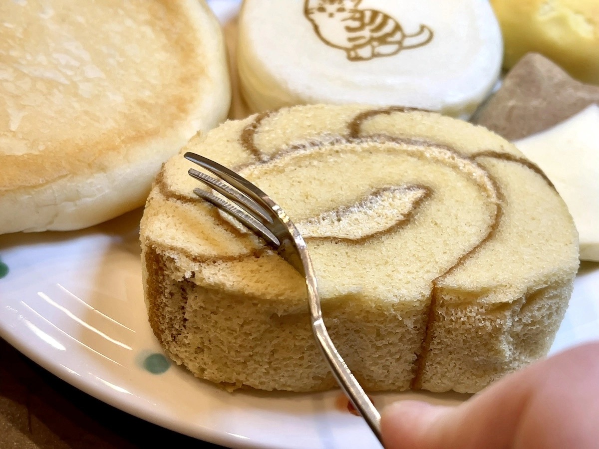 Eating all the cat treats at Japanese convenience store Family Mart ...