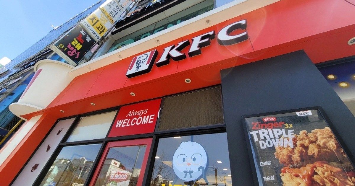 KFC releases the Zinger Triple Down in Korea 【Taste Test】 | SoraNews24 ...