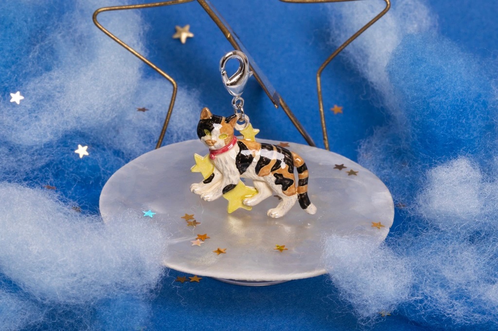 You can now own Shinjuku’s giant 3-D cat in accessory form | SoraNews24 ...