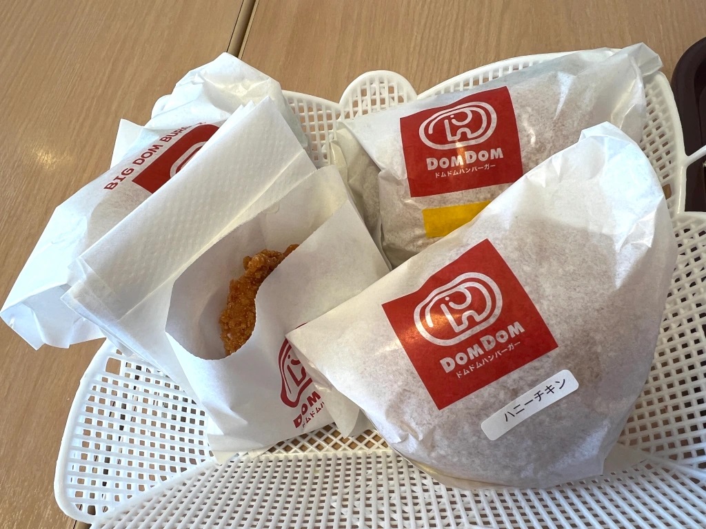 What can 3,000 yen get you at a Japanese hamburger chain? We find out ...