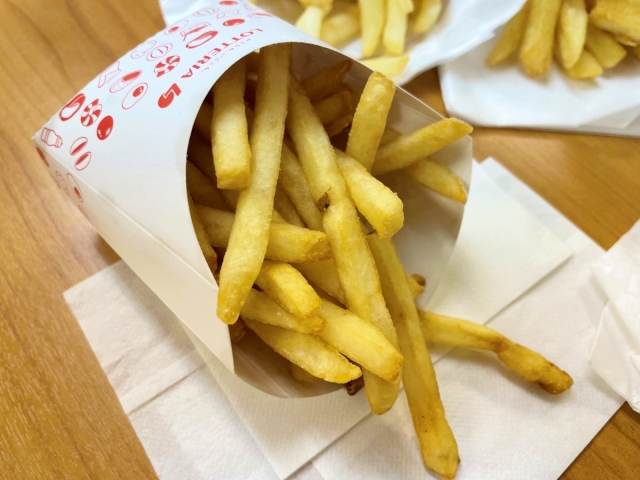 Who has the most cost-effective fast food French fries in Japan? We ...