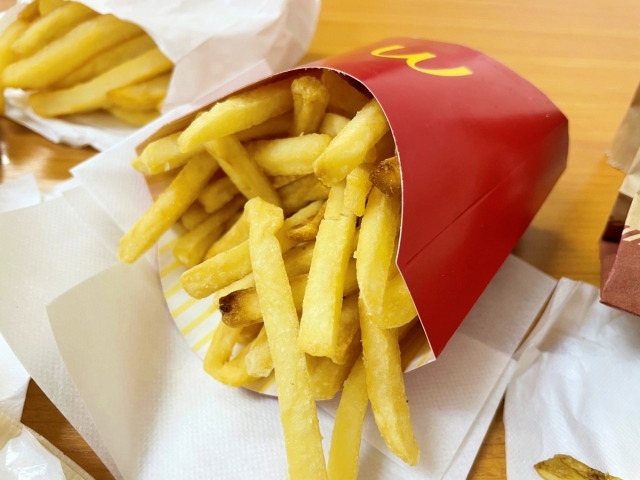 Who has the most cost-effective fast food French fries in Japan? We ...