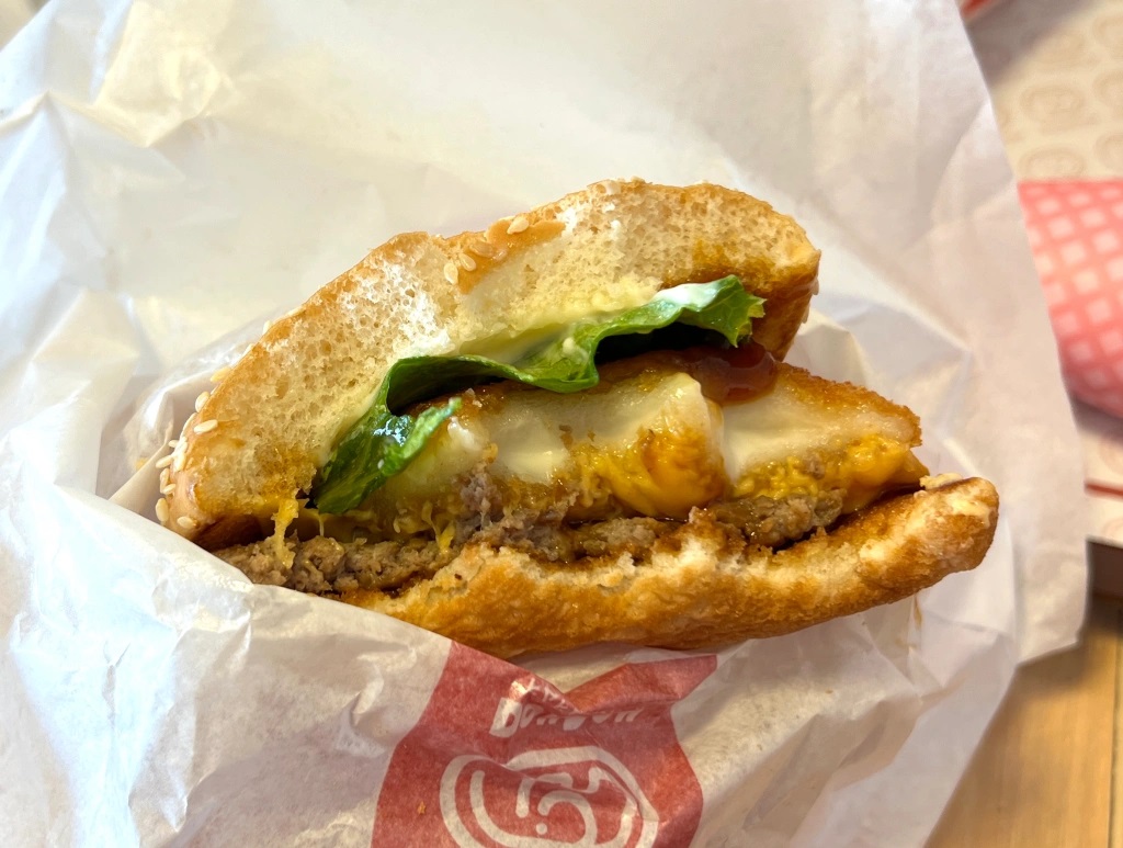 What can 3,000 yen get you at a Japanese hamburger chain? We find out ...