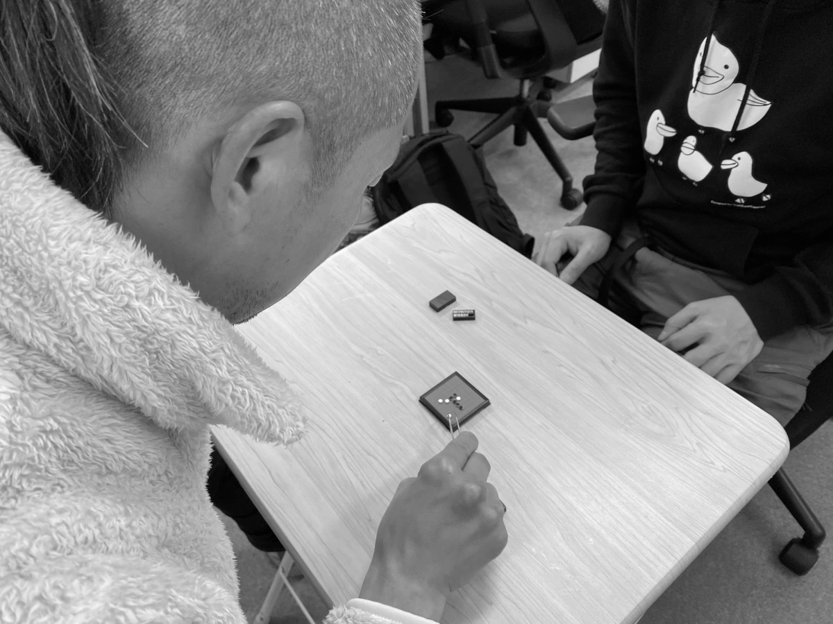 “World’s Smallest Othello” games on sale in Japanese capsule machines ...