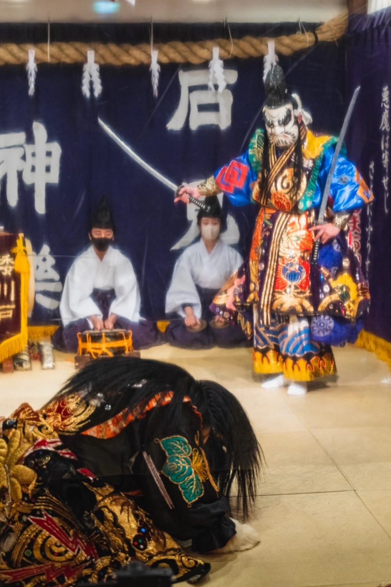 An intro to Iwami Kagura battle dancing, Noh theater’s wild awesome ...