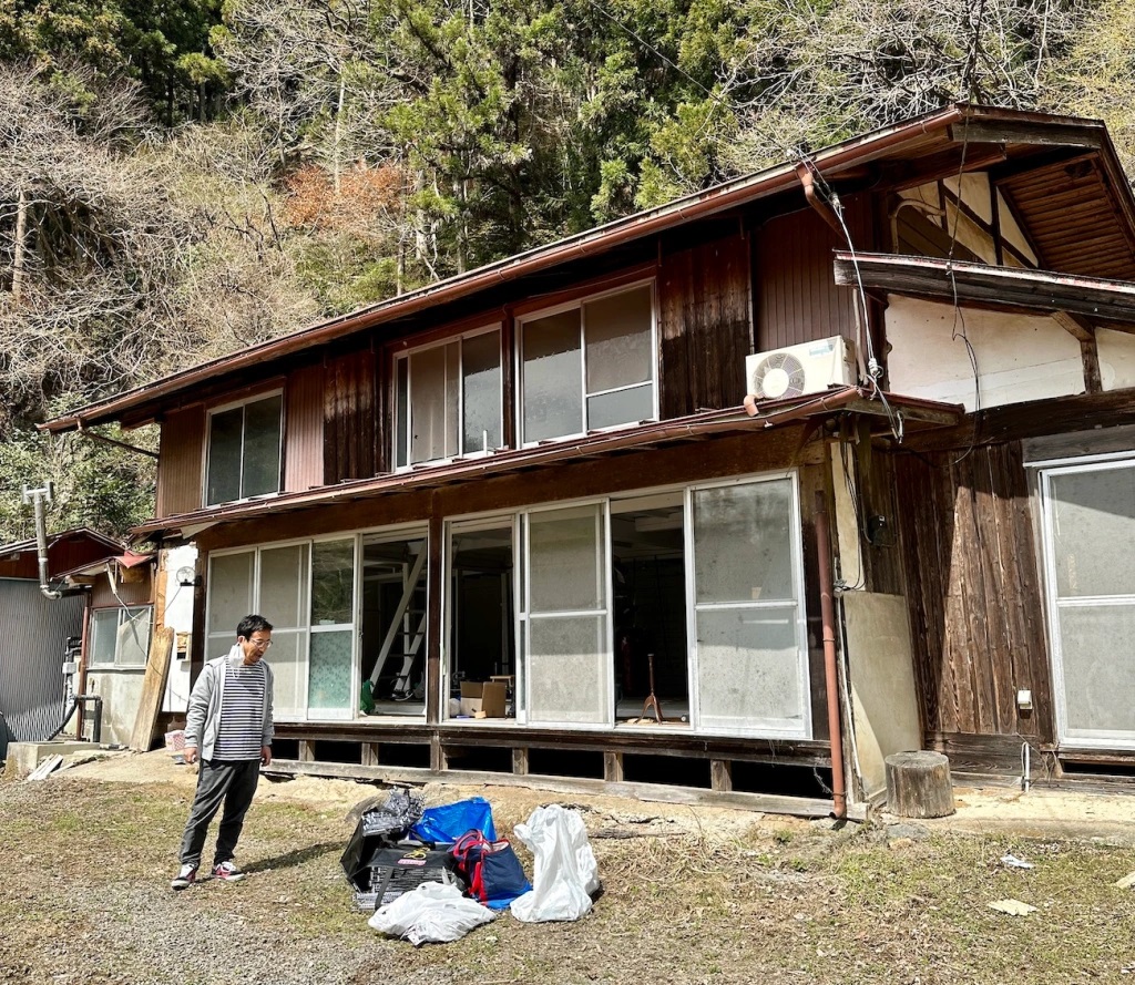 We built a steel rack taller than our crazy cheap country Japanese ...