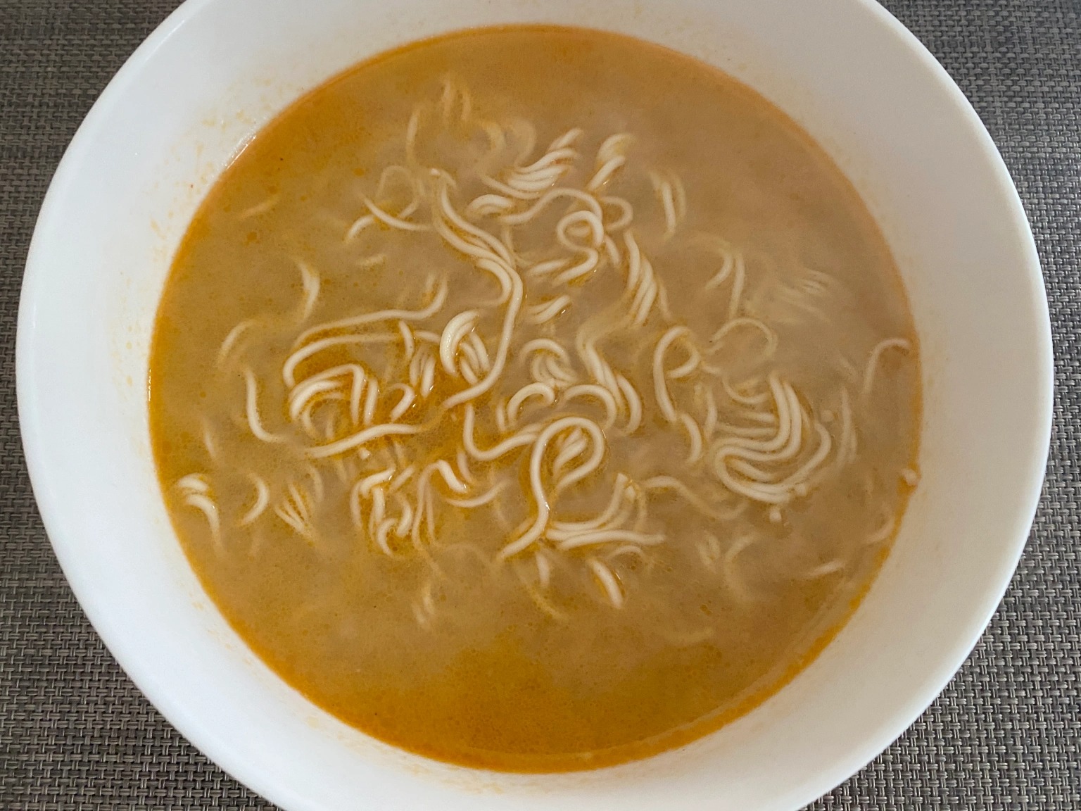 What does vegan ramen taste like? We try Veggie Brown Rice Ramen ...