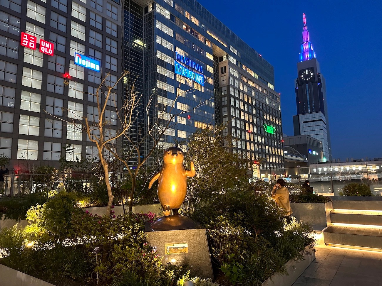 Secret Tokyo night view spot is also a great meeting place away from ...