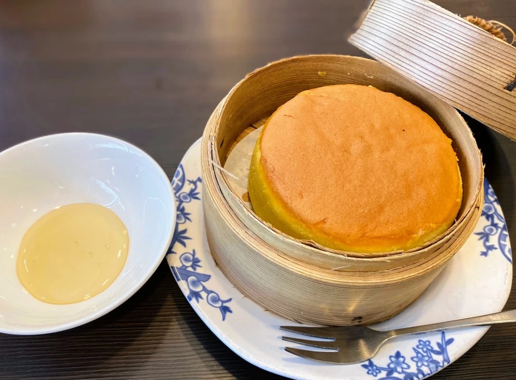 Tasting trending Taiwanese castella at a Chinese chain restaurant in ...
