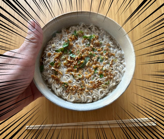 Instant natto soba a suspiciously hot item so we check it out ...