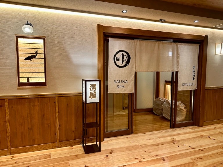 More than a capsule hotel, downtown Tokyo capsule ryokan is awesome ...