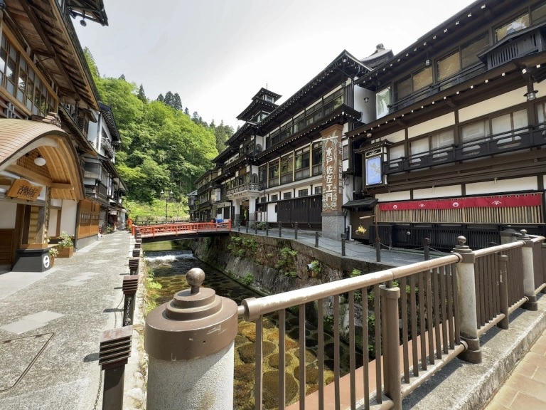 Here’s why you should visit Japan’s best winter-night hot spring town ...