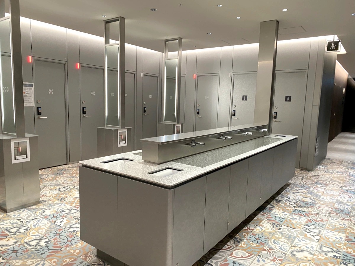 Tokyu Kabukicho Tower backtracks on its gender-neutral toilets ...