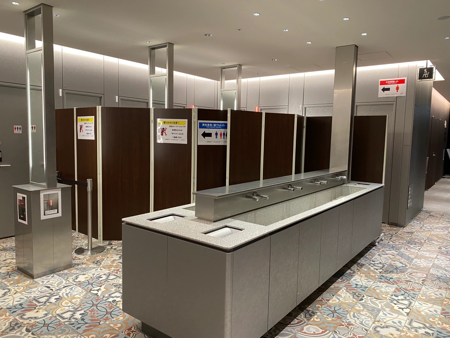 Tokyu Kabukicho Tower backtracks on its gender-neutral toilets ...