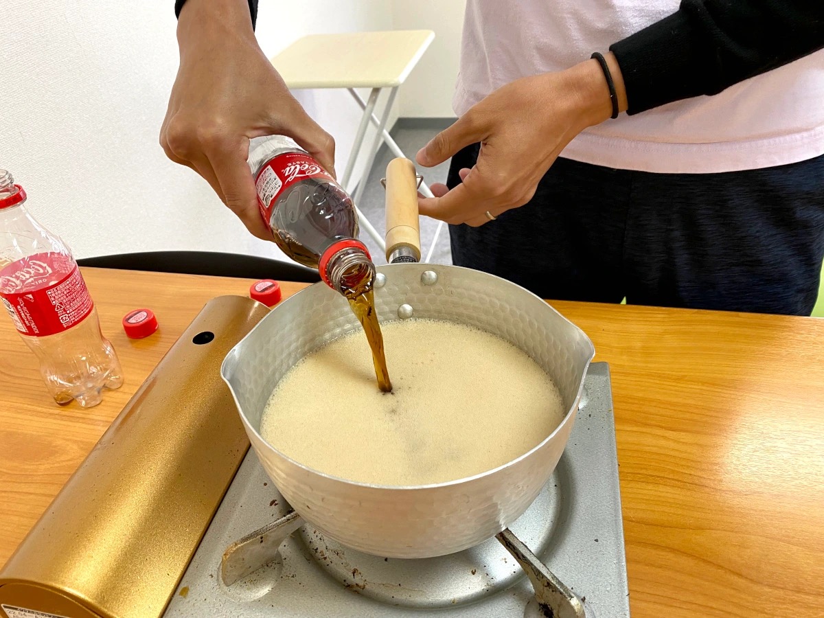 What happens if you make instant noodles with Coca-Cola instead of ...