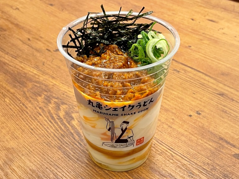 Shake Udon one-hand takeout bukkake noodle cups look to shake udon ...
