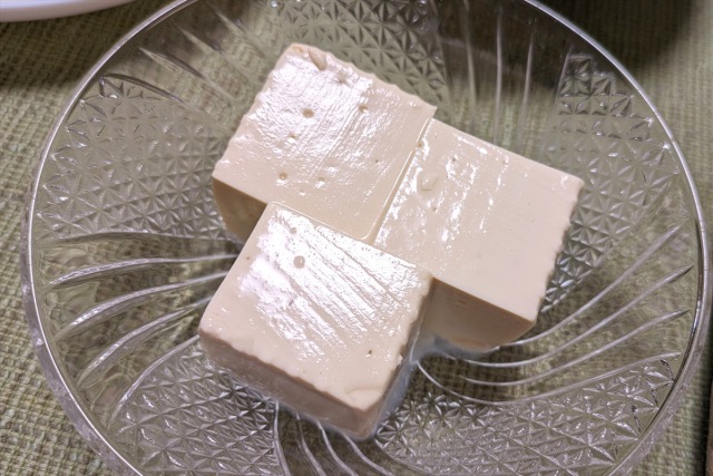 Japanese vending machine in Edo-period town sells a very rare type of ...