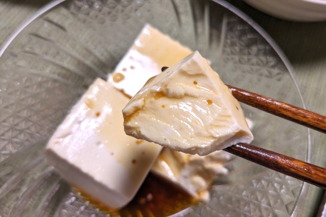 Japanese vending machine in Edo-period town sells a very rare type of ...