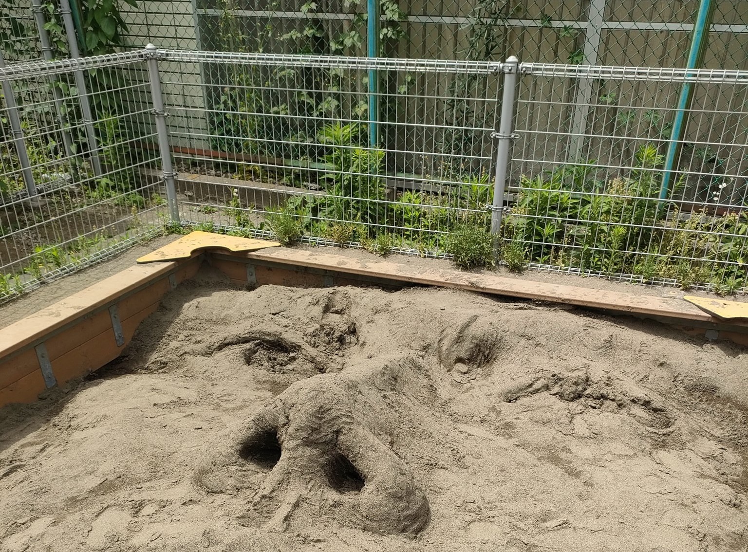Freaky face found in Japanese playground’s sandbox is as impressive as ...