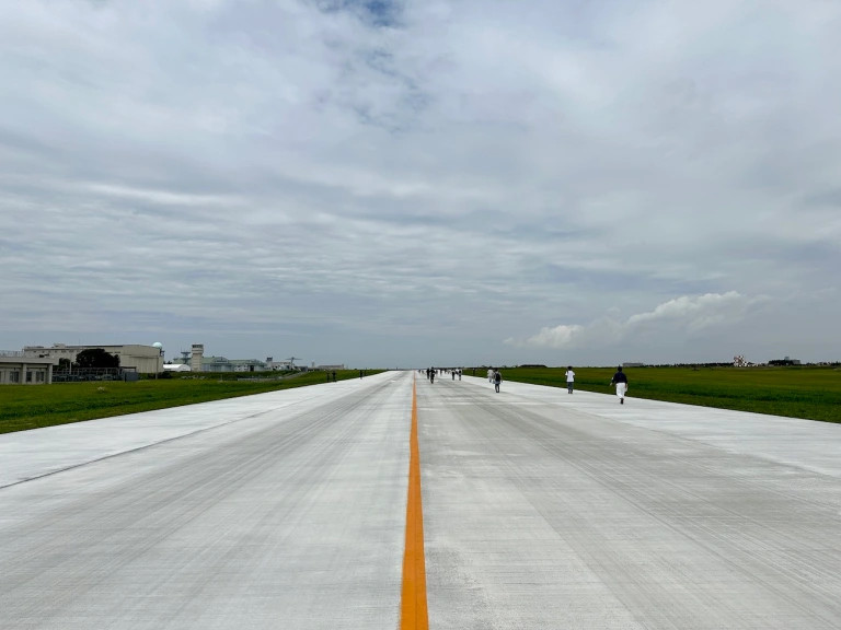 We go to a festival on a Japanese Air Self-Defense Force base, walk on ...