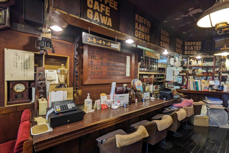 We visit the oldest remaining Komeda Coffee cafe in Japan for a retro ...