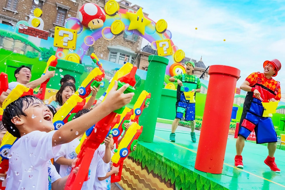 Universal Studios Japan starts Super Mario Sunshine-style “soaking wet ...