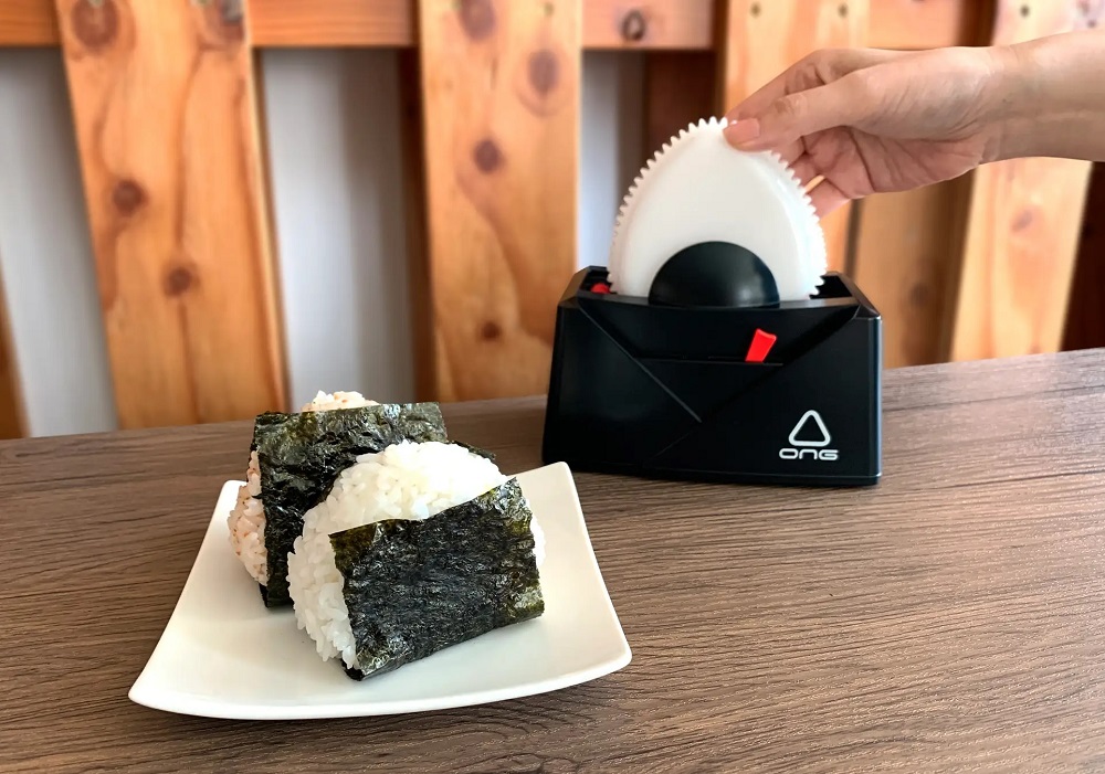 Awesome rice ball making machine promises perfectly pressed onigiri in ...