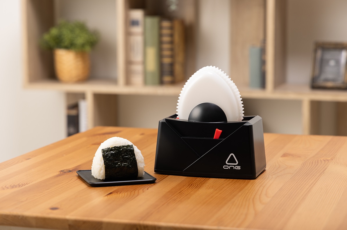 Awesome rice ball making machine promises perfectly pressed onigiri in ...