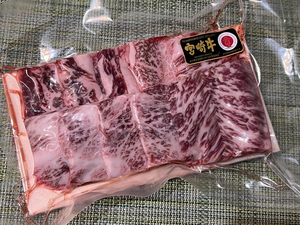 We get lucky with a Wagyu beef gacha vending machine at 3,000 yen a pop ...