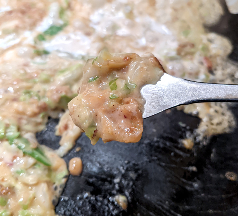 Mr. Sato tries monjayaki for the first time, goes all in with new ...