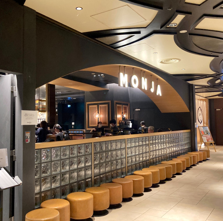 Mr. Sato tries monjayaki for the first time, goes all in with new ...