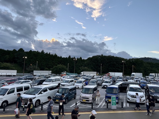 The reasons why Japanese highway rest stops have angled parking ...