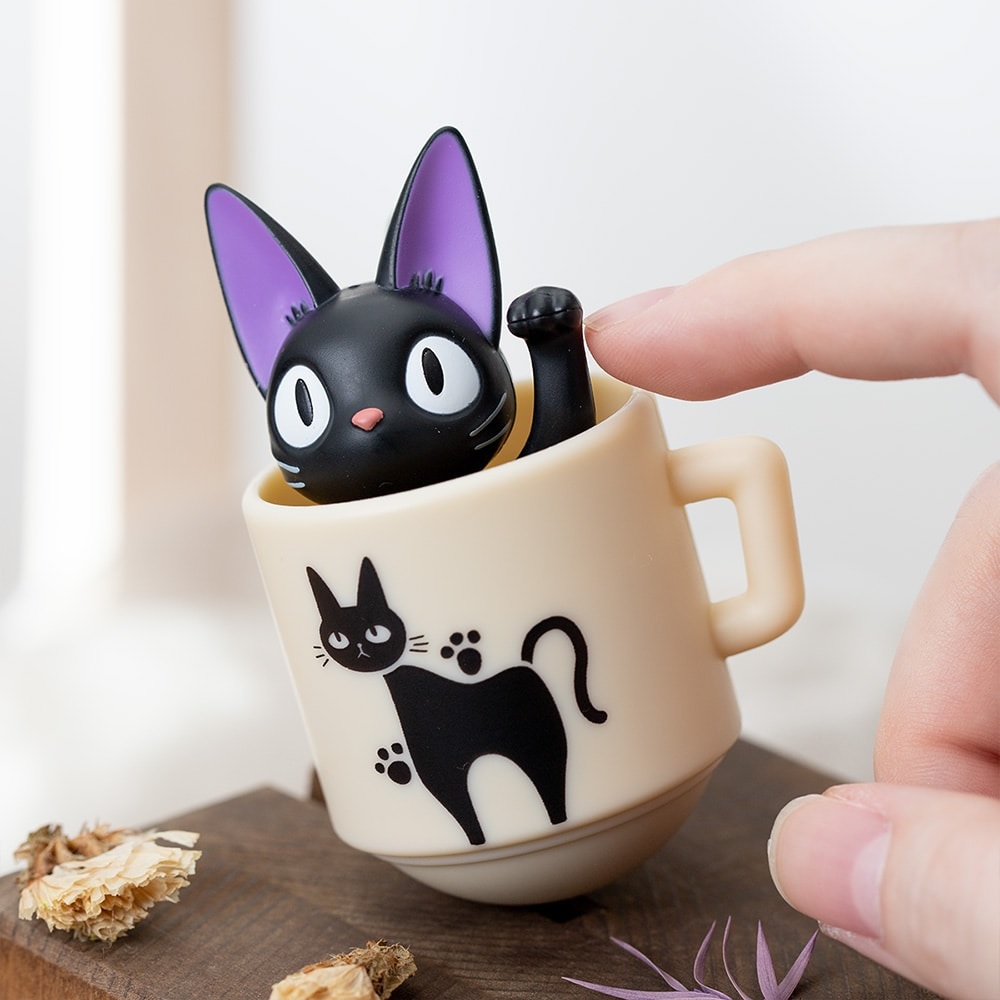 Wobbly Spirited Away No Face tea time figure is ready for a jittery ...