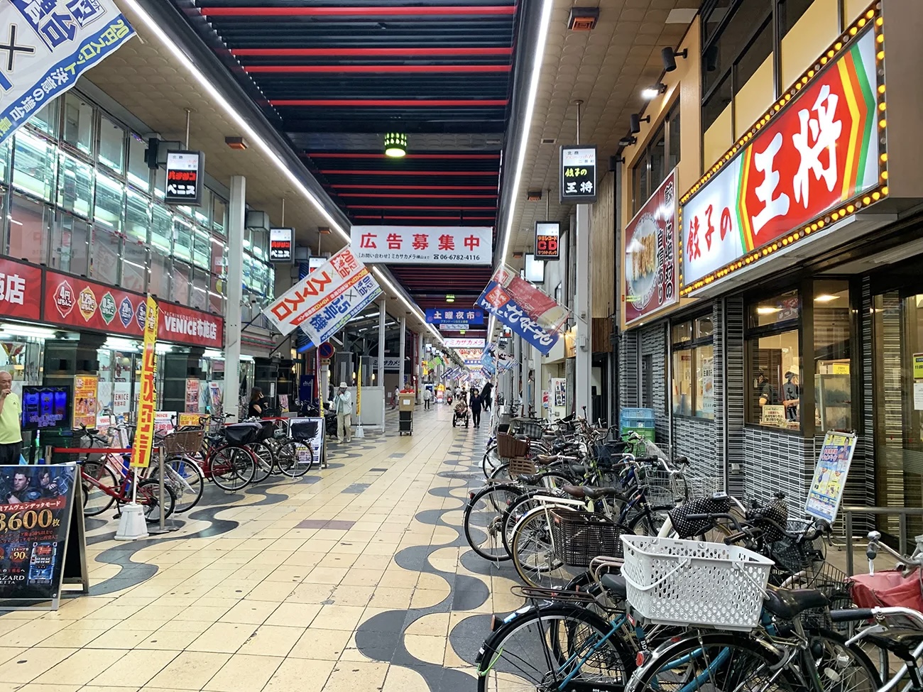 A visit to the first revolving sushi restaurant ever: Genroku Sushi in ...
