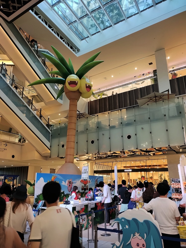 Giant life-size Alolan Exeggutor Pokémon appears at Pokémon World ...