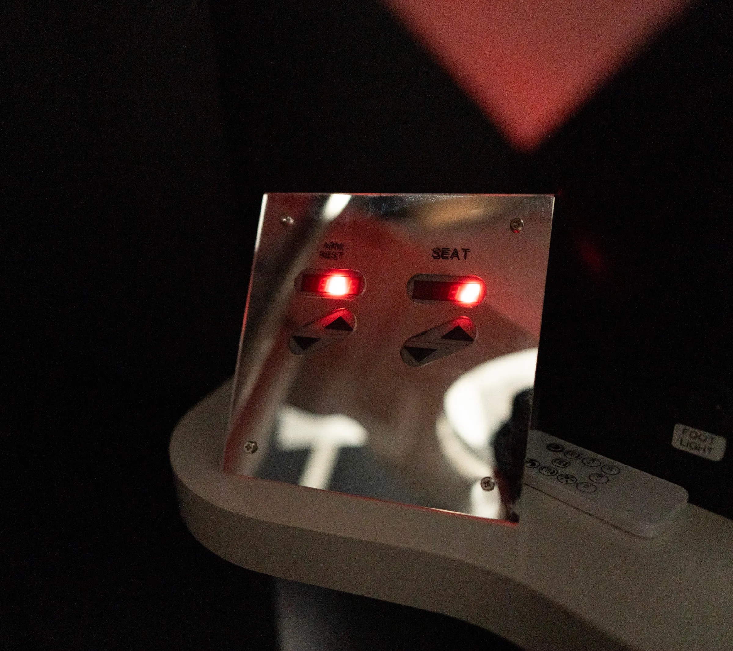 We take a giraffe nap in a standing sleep pod at a cafe in Tokyo ...