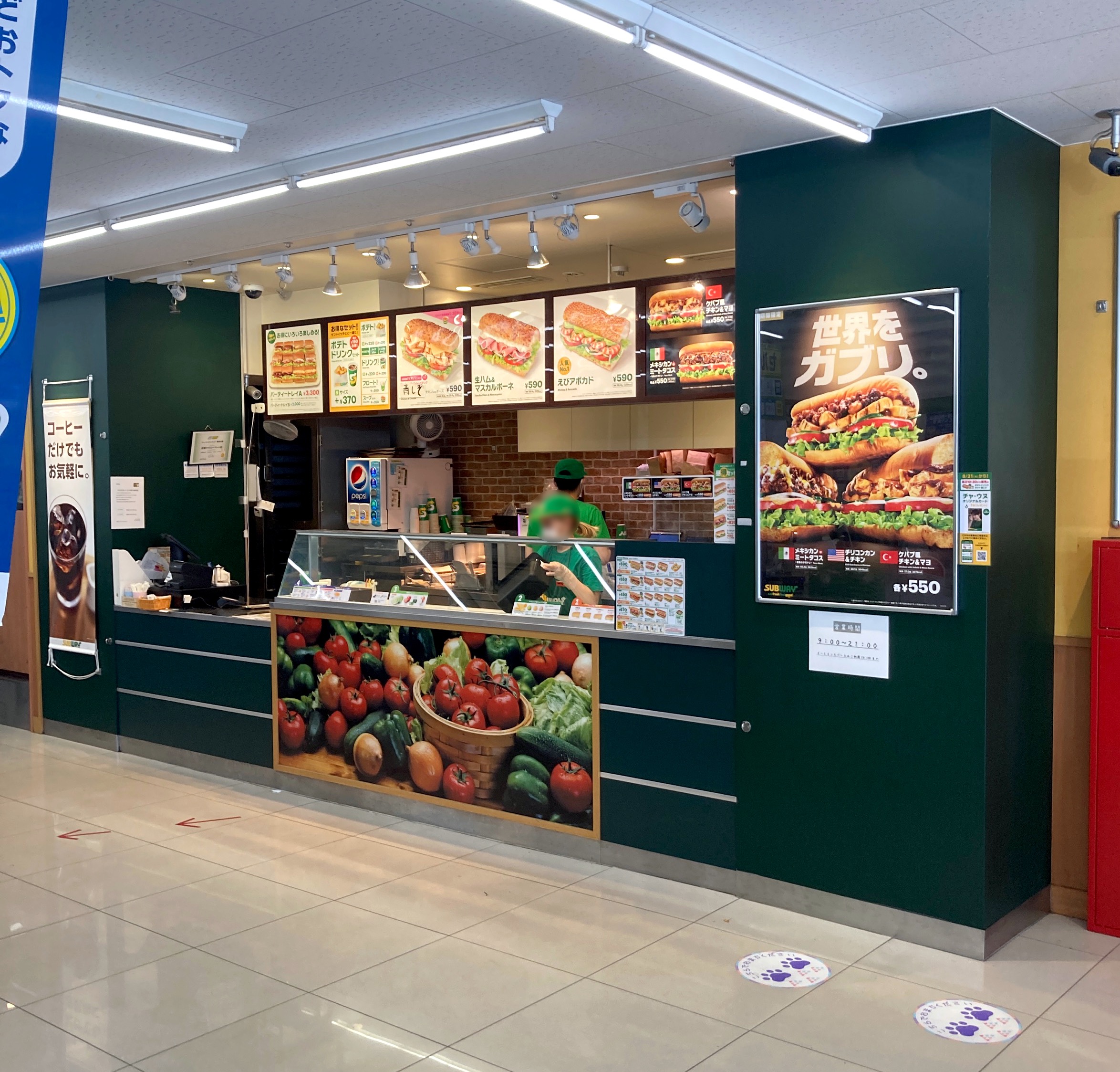 This Japanese convenience store in Tokyo has a Subway inside it ...