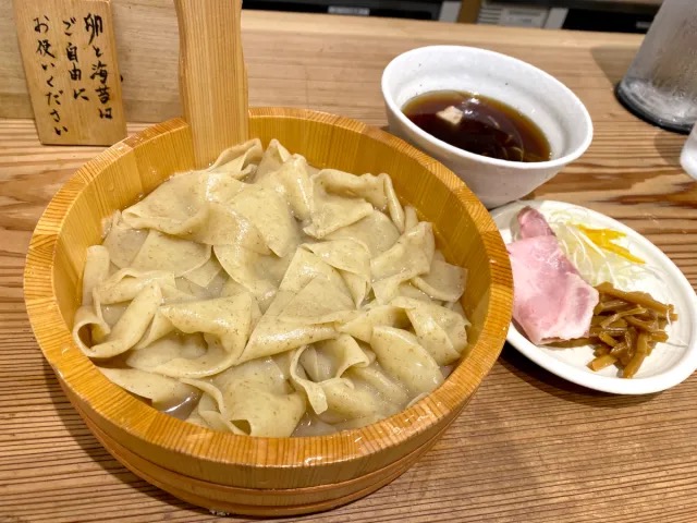 Japanese restaurant serves extra wide noodles next to Tokyo Station ...
