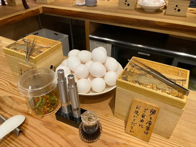 Japanese restaurant serves extra wide noodles next to Tokyo Station ...